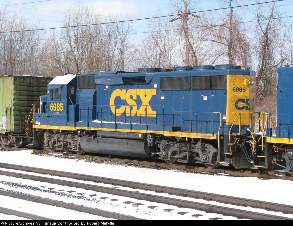 CSX 6985 GP40-2